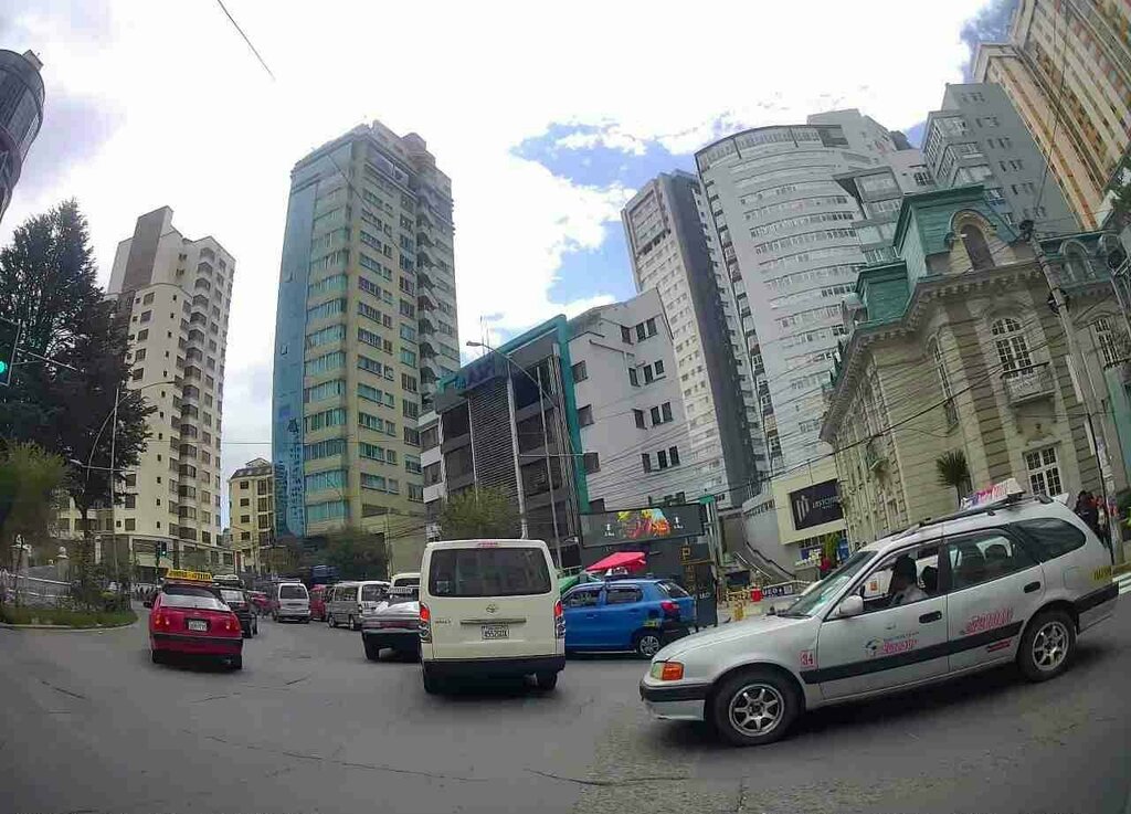 Otoparklar Public Parking Las Torres Mall, La Paz, foto