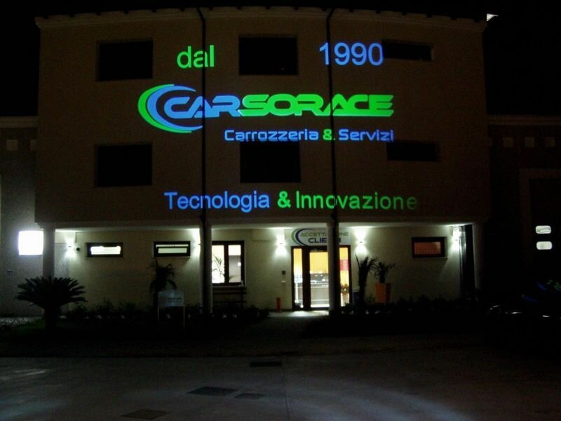 Jant ve lastikçiler Car Sorace Assistenza Ford, Calabria, foto