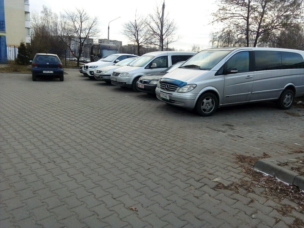 Otoparklar Parking lot, Minsk, foto