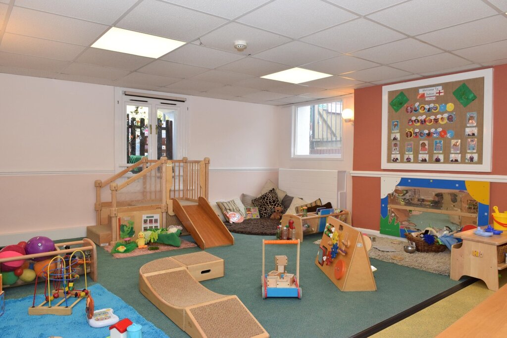 Ortaokul Bright Horizons Epsom Waltham House Day Nursery and Preschool, İngiltere, foto