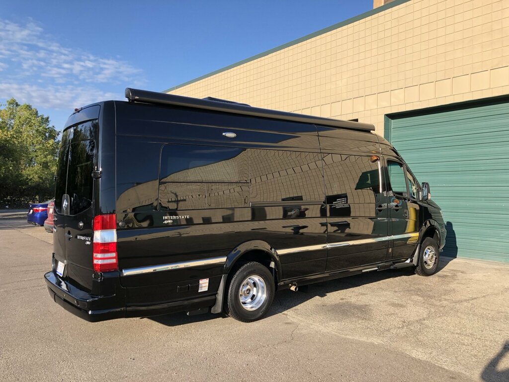 Kamyon ve ağır vasıta satış ve servis firmaları Novi Car & Truck Accessories, Michigan Eyaleti, foto