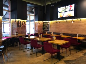 Resto Гриль & Вино (vulytsia Dmytra Vitovskoho No:1), restoran  Ivano‑Frankovsk'tan