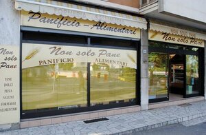 Panificio Non Solo Pane (Lombardy, Brescia, Desenzano del Garda, Via Antonio Gramsci), ekmek fırını