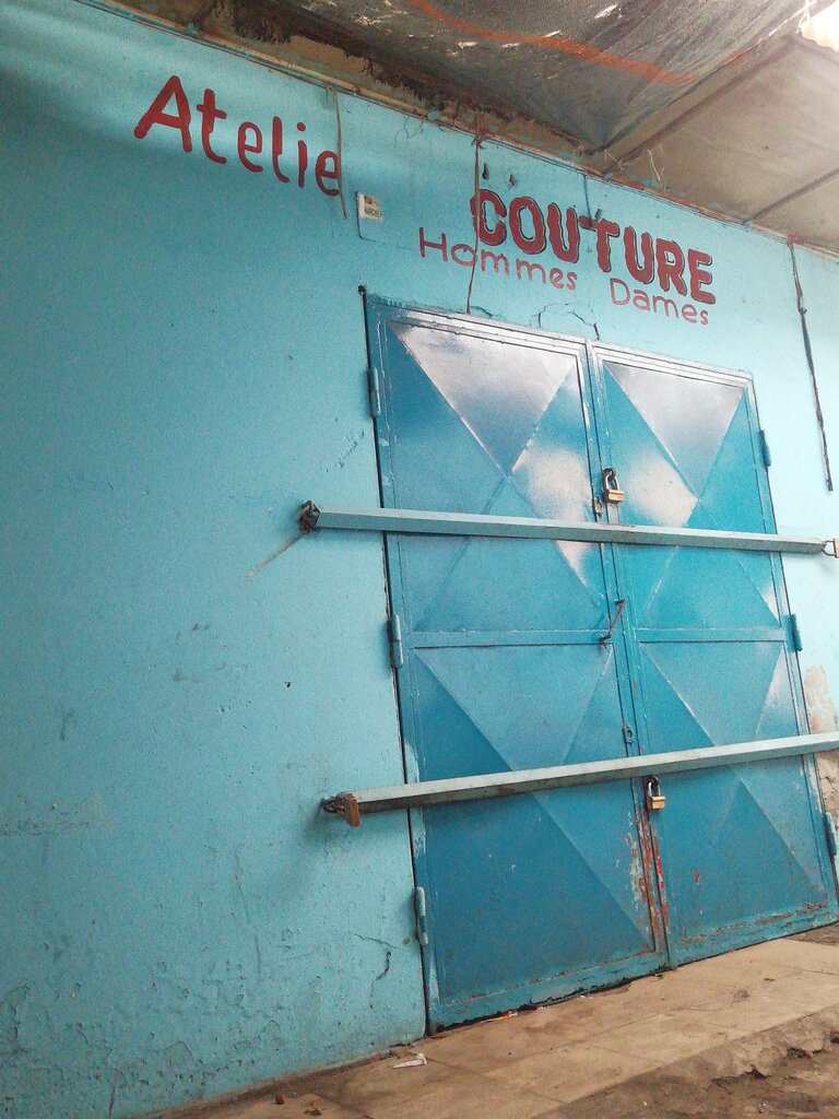 Terziler Atelier Couture Homme Dames, Brazzaville, foto