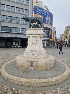 Statuia Lupoaicei (Bucharest, Bucharest Sector 3, Bulevardul I. C. Brătianu), park, sokak heykeli  Bükreş'ten
