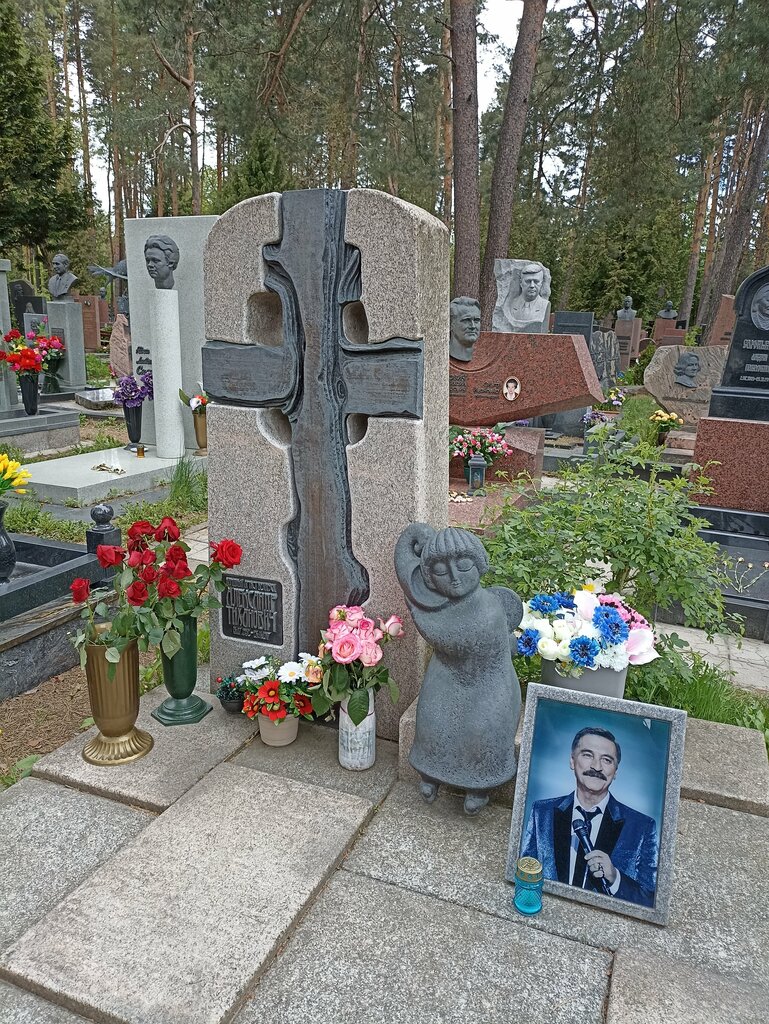 Anıt, heykel Белорусский эстрадный певец А.Г. Тиханович, Minsk, foto