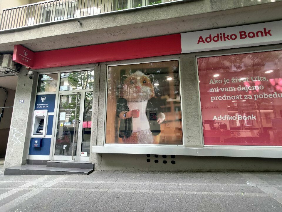 ATM'ler Addiko Bank ATM, Belgrad, foto