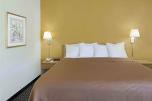 Howard Johnson by Wyndham Newburgh/West Point (New York 12550-5009, Orange County, Newburgh, 95 State Route 17K), otel  New York Eyaleti'nden