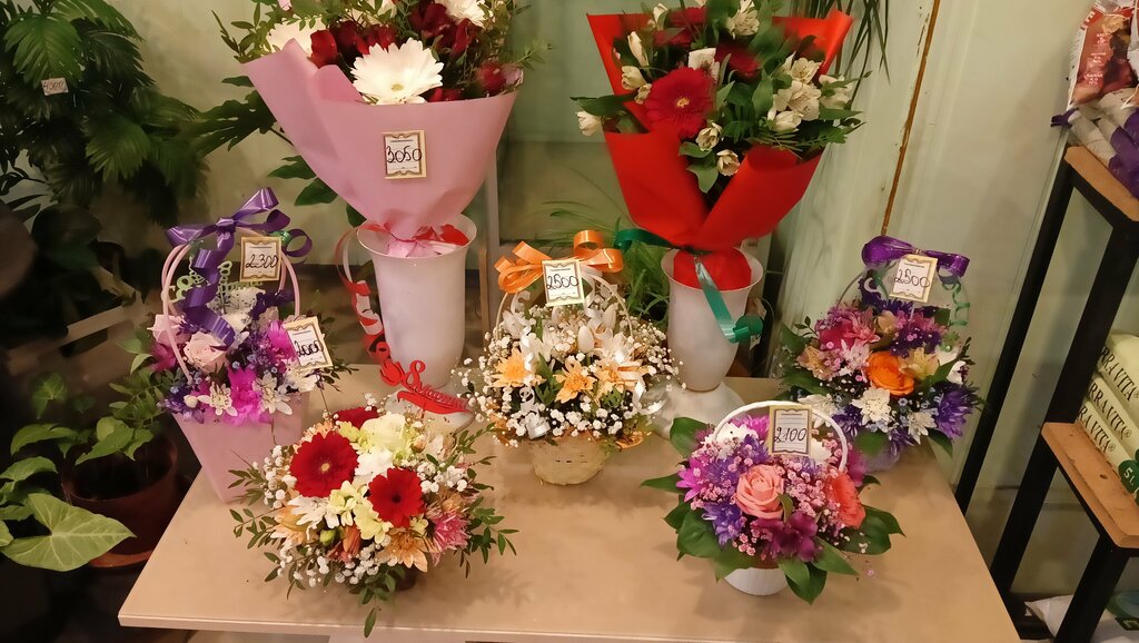 Çiçekçiler TsVETY na Varshavskom, Gatchina, foto