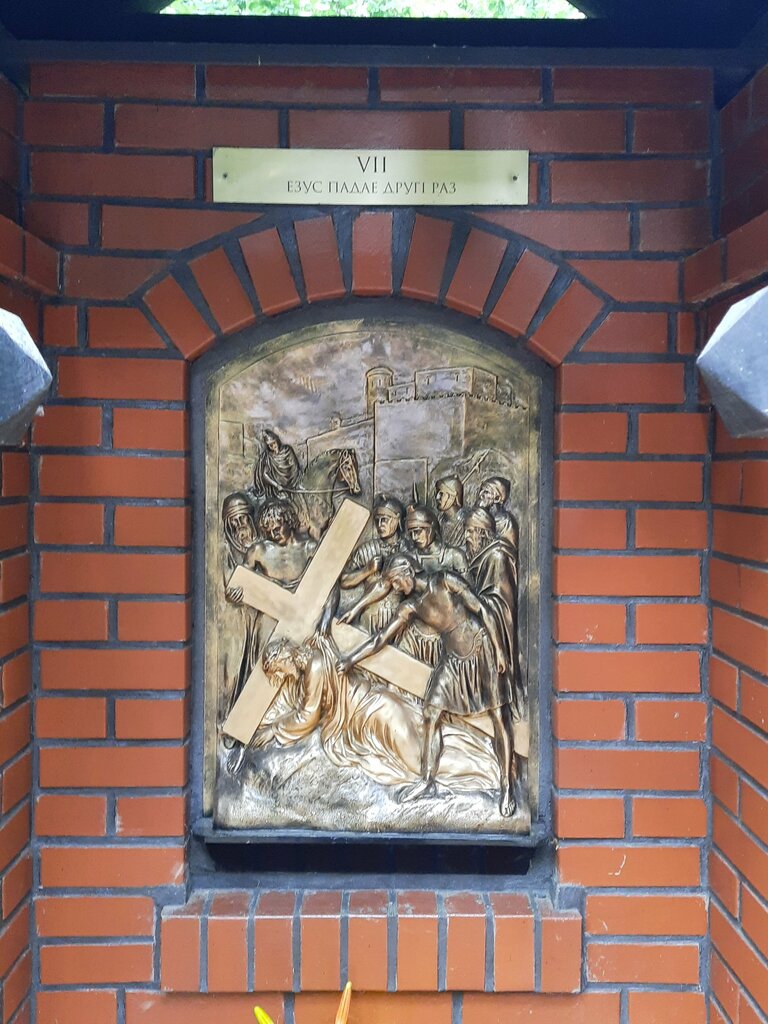 Şapel, haç anıtı Иисус падает во второй раз под крестом, Minskaya oblastı, foto