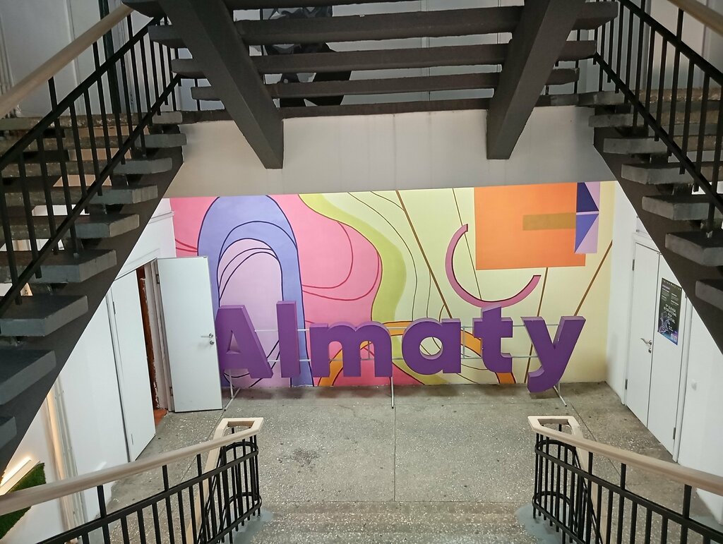 Sivil toplum kuruluşları Youth Resource Center in Almaly District, Almatı, foto