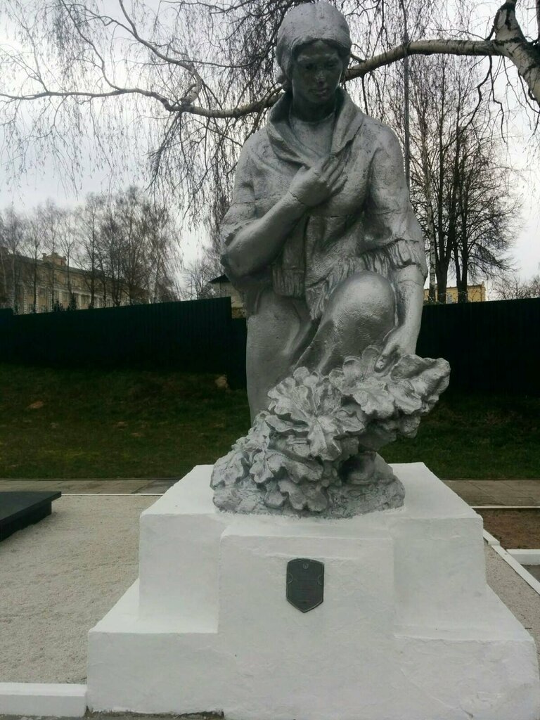 Anıt, heykel Скорбящая мать, Volozhin, foto