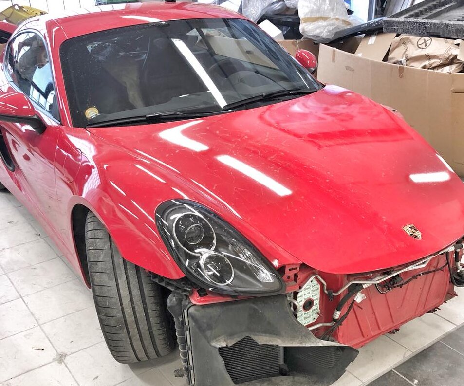 Otomobil yedek parçaları RainbowCars S. R. O. - autolakovna Praha 5, Prag, foto