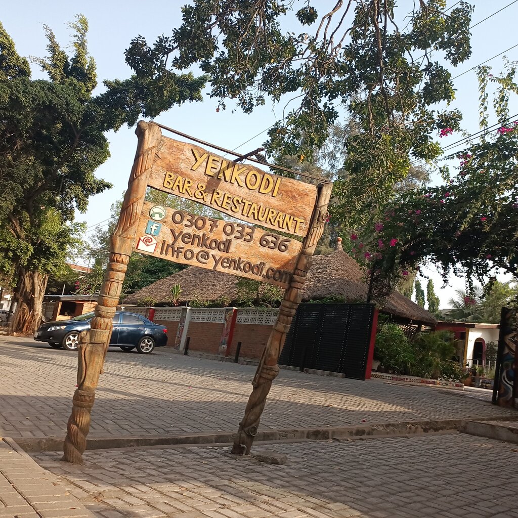 Restoran Yenkodi Bar and Restaurant, Akra, foto