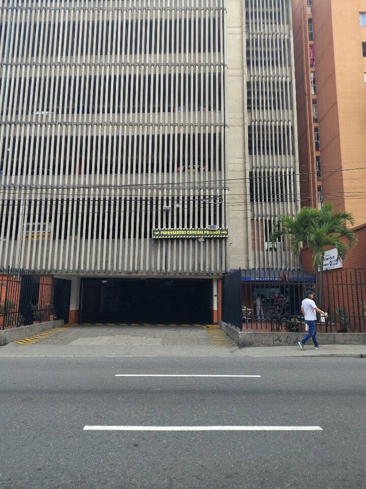 Otopark alanı Private Parking, Medellin, foto