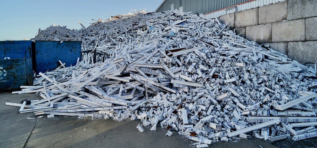 Geri dönüşüm maddeleri Priyem Pvh Okon i Pnd Trub, Moskova, foto