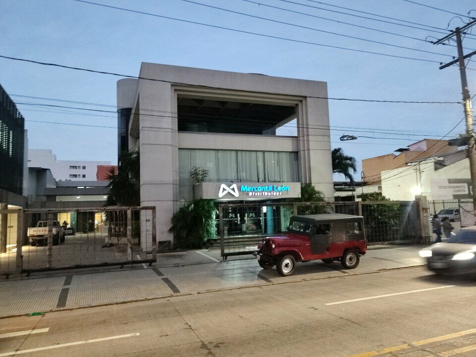 Elektrik ve elektrikli ürün mağazası Mercantil Leon Srl, Santa‑Krus, foto