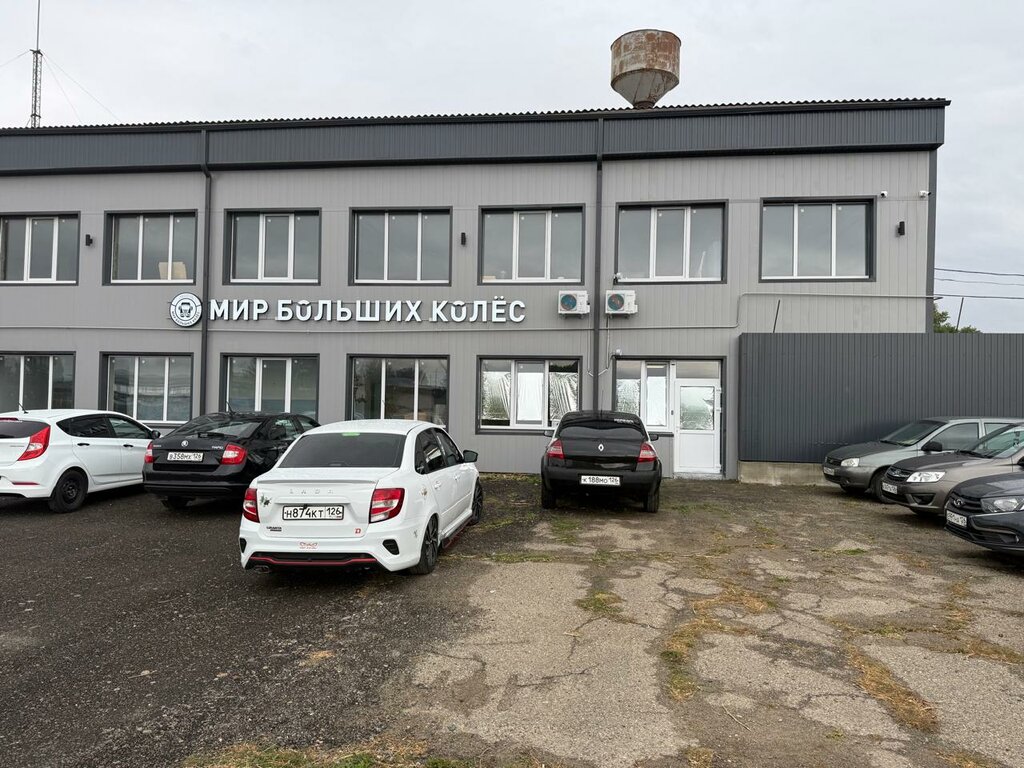 Oto lastik tamiri Mir bol'shih koles, Stavropolski krayı, foto