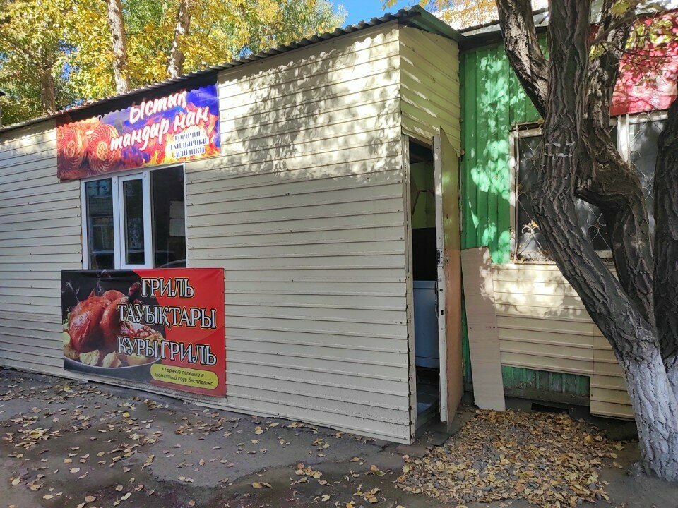 Ekmek fırını Kiosk of Tandoor Flatbreads and Grilled Chicken, Karağandı, foto