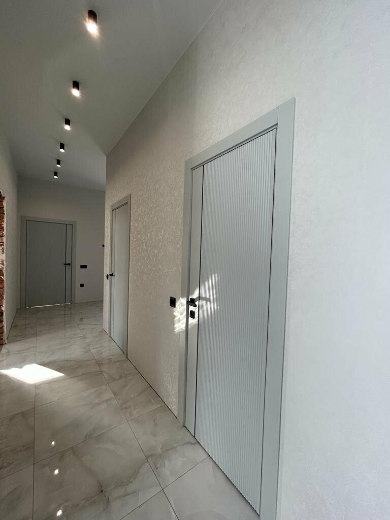 Kapılar Entro Doors, Engels, foto