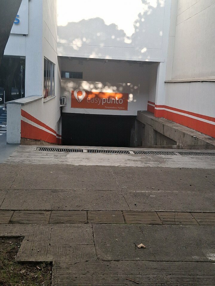 Otopark alanı Easy Punto P, Cali, foto