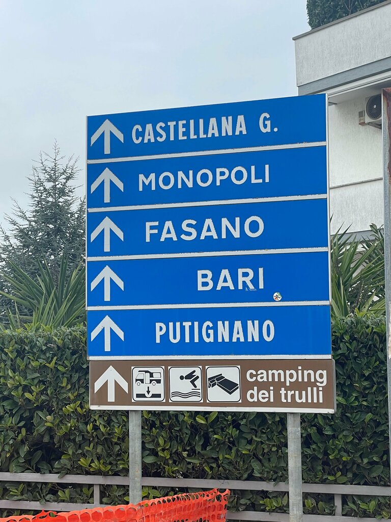 Tren istasyonu Putignano, Puglia, foto