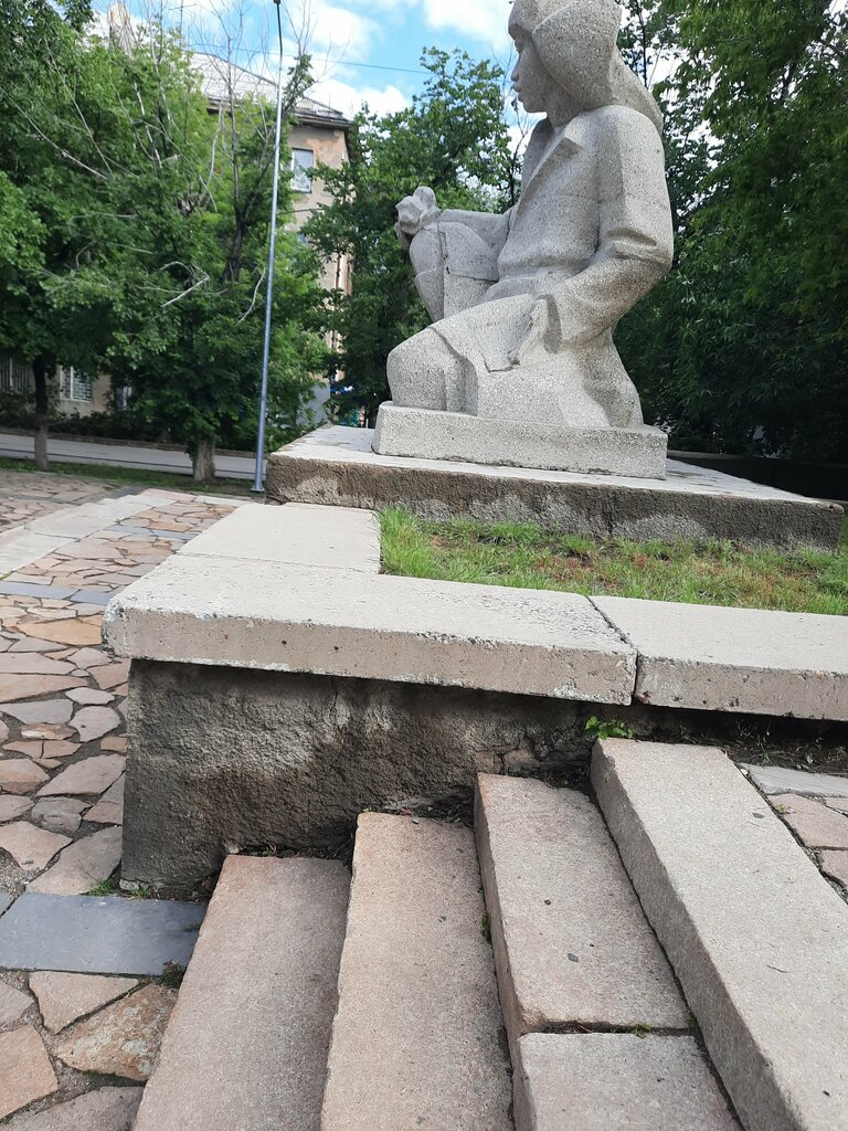 Anıt, heykel A. Baizhanov, Karağandı, foto