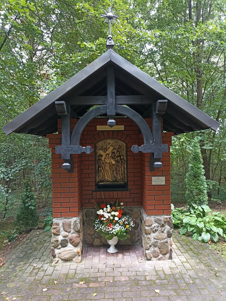 Şapel, haç anıtı Иисус встречает свою мать, Minskaya oblastı, foto