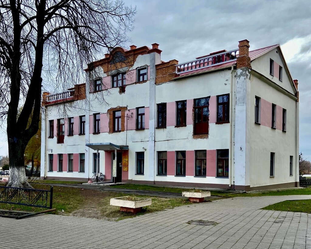Sanat okulları Pinsk Art School named after Napoleon Orda, Pinsk, foto