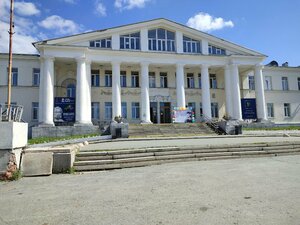 КомУза (Starykh Bolshevikov Street No:22), hobi kulüpleri  Yekaterinburg'dan