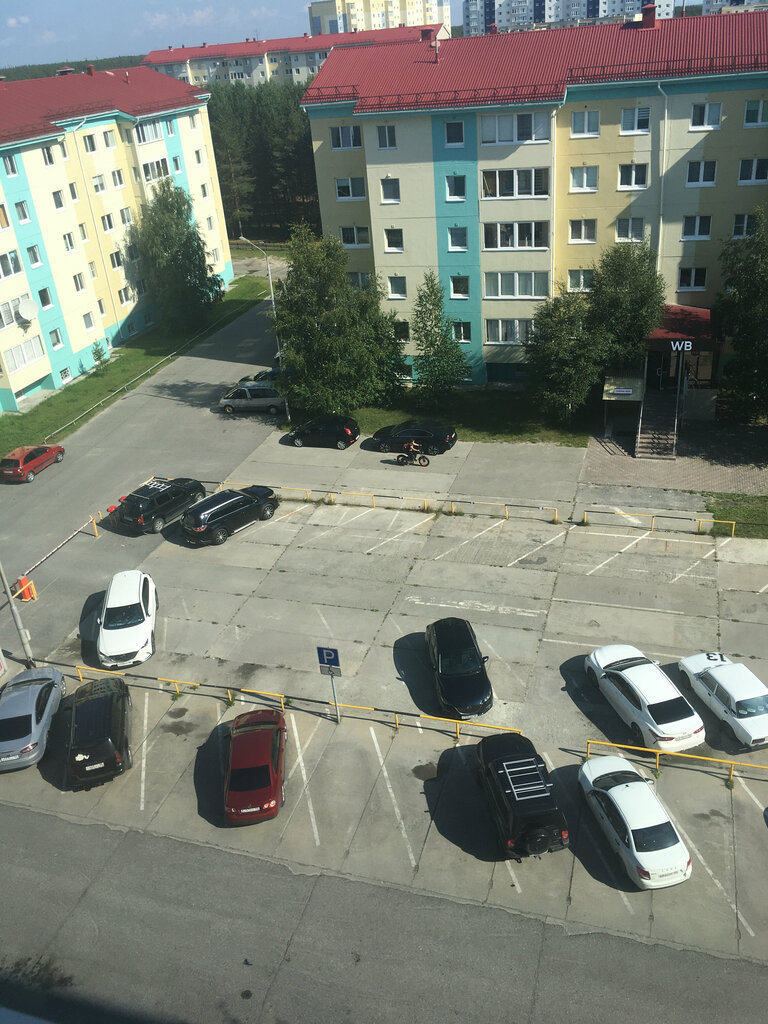 Otoparklar Parking lot, Kogalym, foto
