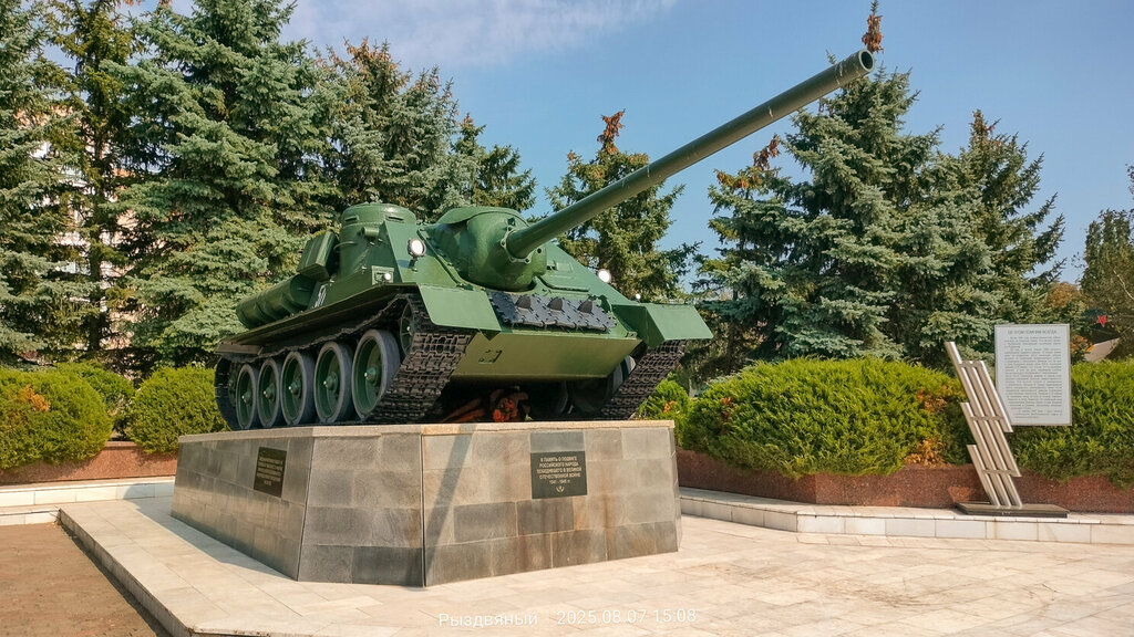 Teknoloji anıtı 100-мм самоходная артиллерийская установка СУ-100, Stavropolski krayı, foto