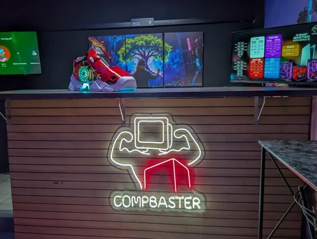 Bilgisayar kulübü Compbaster Game Club, Krasnoyarsk, foto