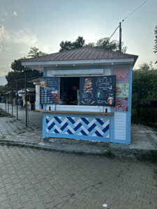 Совершенно Летнее (Autonomous Republic of Crimea, Feodosiyskiy gorodskoy sovet, Urban-Type Settlement of Kurortnoye, Naberezhnaya ulitsa), kahve dükkanları