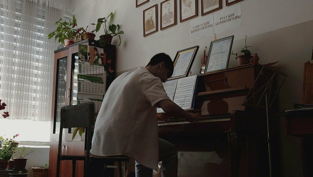 Yatılı okul Республиканская специальная музыкальная школа-интернат имени Зиёдулло Шахиди, Duşanbe, foto