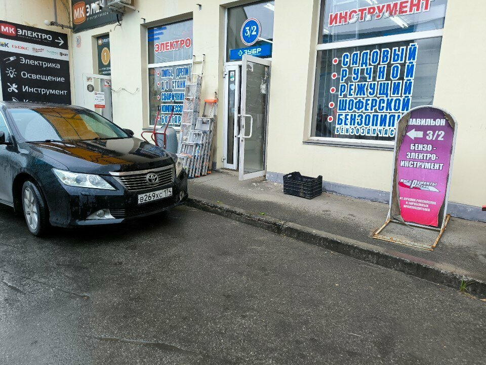 Elektrik ve benzinle çalışan aletler Zubr, Çeliabinsk, foto