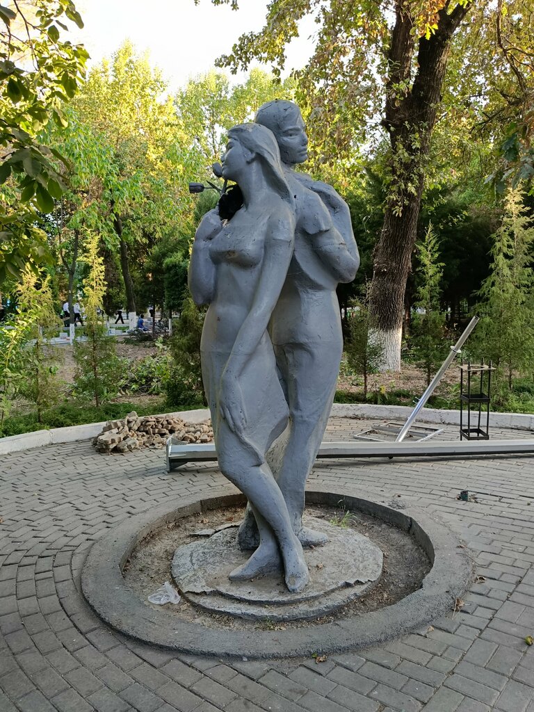 Park, sokak heykeli Student and Studentka, Taşkent, foto