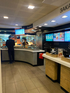 Vkusno — i tochka. Auto (Kommunisticheskaya ulitsa No:10к1), fast food  Mytişçi'den