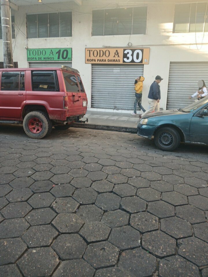 i̇kinci el eşya satışı Todo A 30 Bs, Santa‑Krus, foto