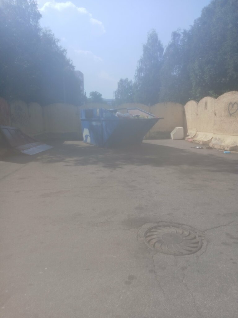 Çöp alanları Trash and garbage disposal area, Saint‑Petersburg, foto