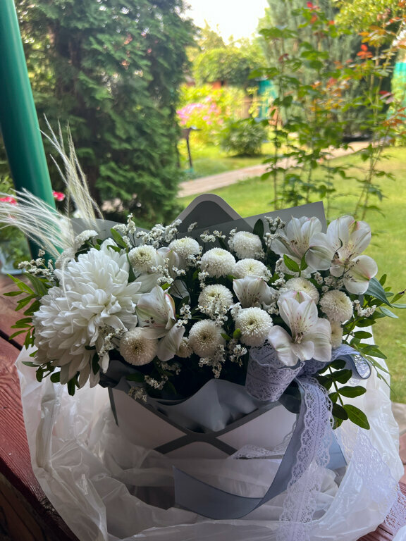 Çiçekçiler Love is flowers, Samarskaya oblastı, foto