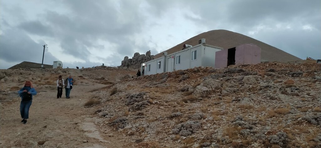 Dağ zirvesi Nemrut Dağı, Kâhta, foto