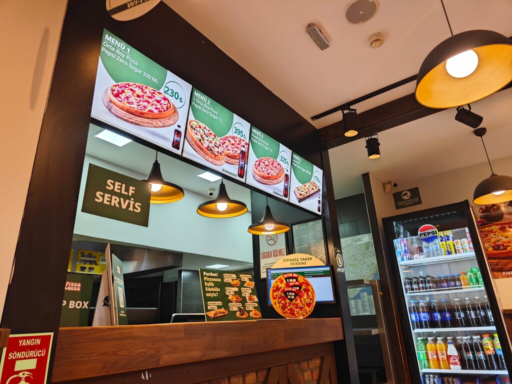 Pizzacılar PizzaLazza Kabataş, İstanbul, foto
