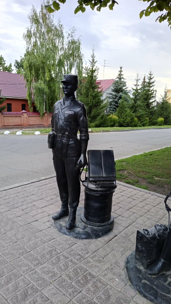 Anıt, heykel Памятник курсантам-связистам, Ulyanovsk, foto