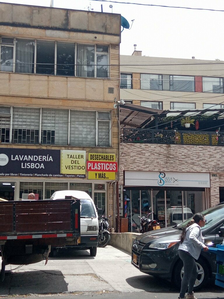Mini-market Desechables, plásticos y más, Bogota, foto