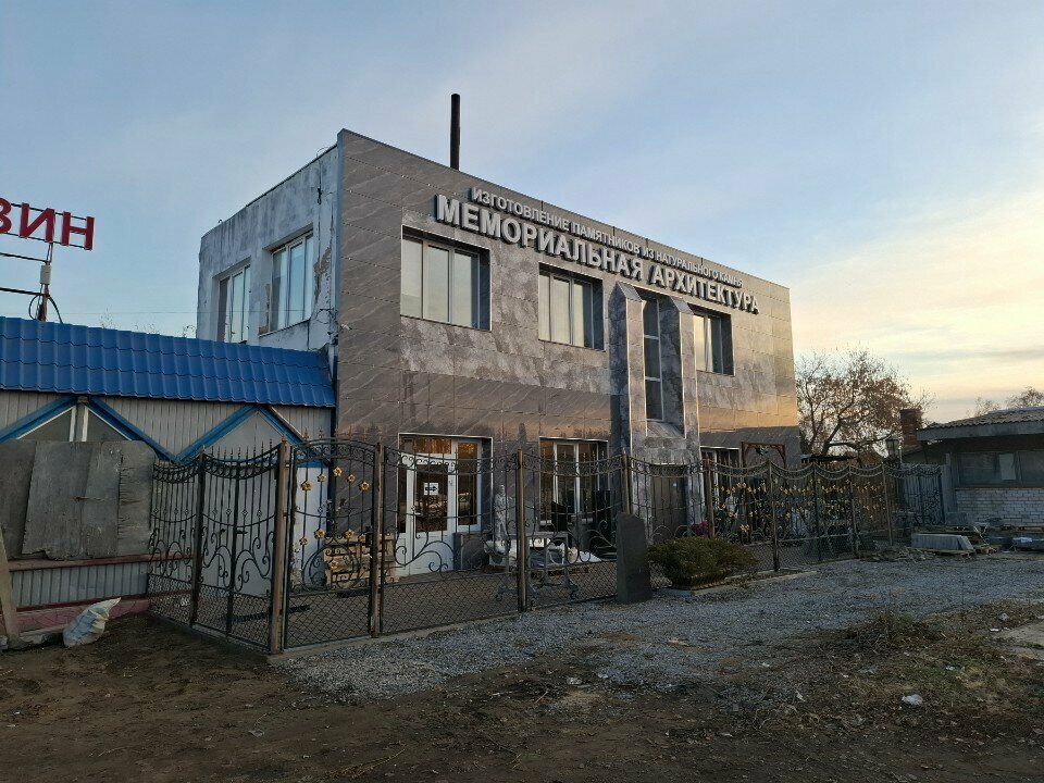 Heykel ve mezarlık taşı üreticileri Izgotovleniye pamyatnikov, Omsk, foto