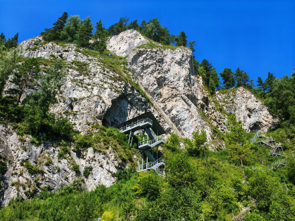 Turistik yerler Archaeological park Perekrestok mirov, Altayski krayı, foto