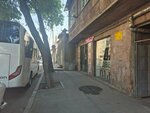 Двери (Artsakh Avenue No:21), kapılar  Erivan'dan