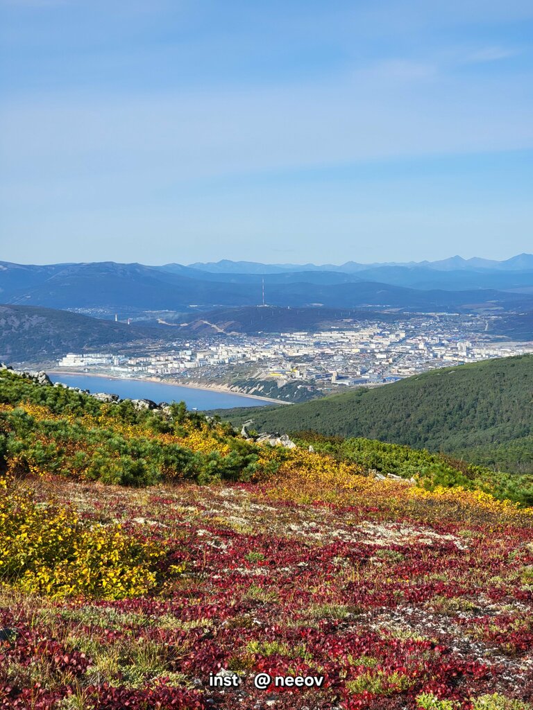 Dağ zirvesi Сопка Остроконечная, Magadan Bölgesi, foto