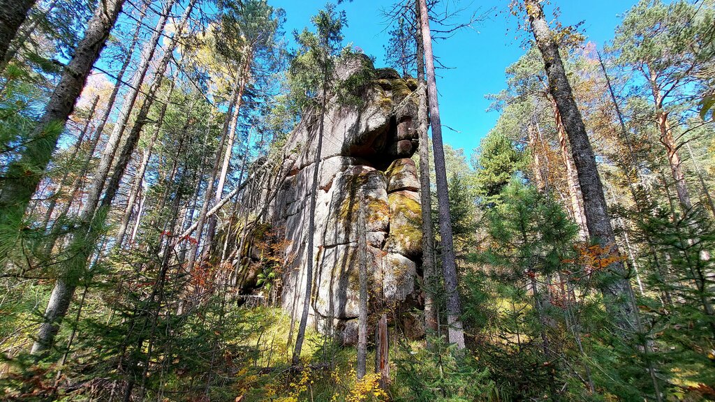 Dağ zirvesi Скала Олимп, Krasnoyarski krayı, foto